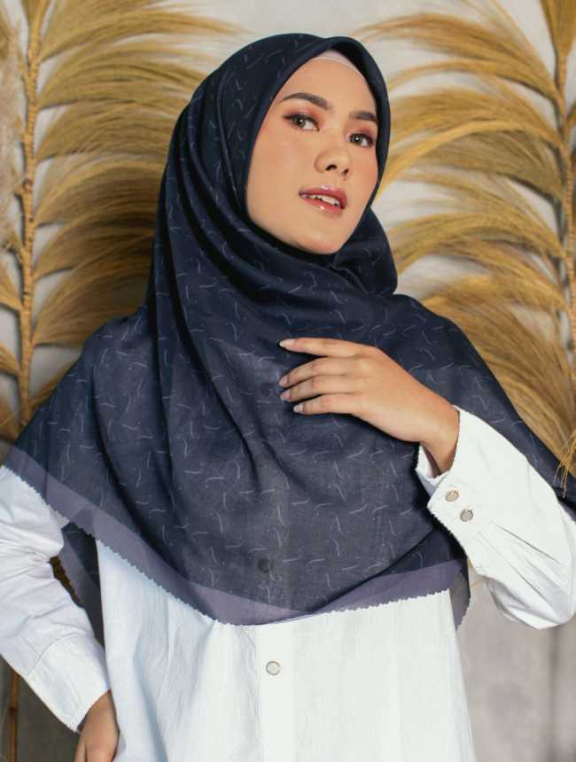 Monogram Signature Black - Hijab.id